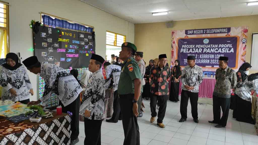 Batik Jumputan Jadi Ikon Merdeka Belajar di SMP Negeri 2 Selopampang ...